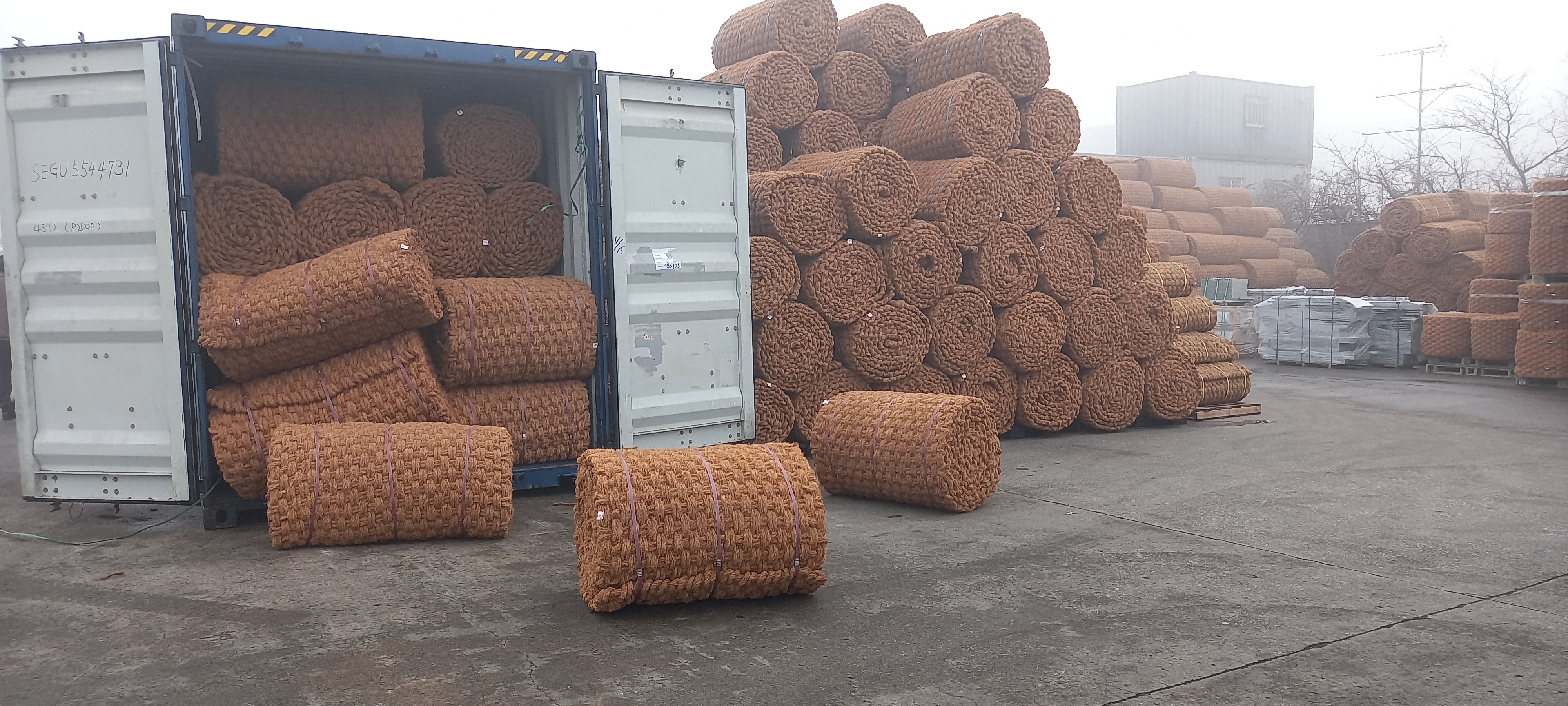 THẢM LÓT ĐƯỜNG TỪ VẬT LIỆU THÂN THIỆN VỚI MÔI TRƯỜNG – Green Coco Lim ...